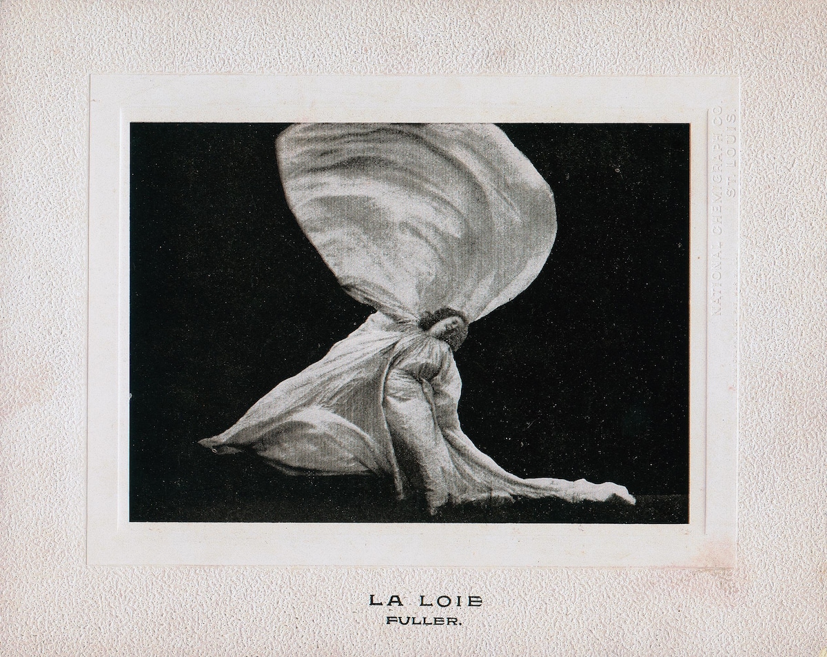 Loïe Fuller, A Subversive Pioneer | Dance Reflections by Van Cleef & Arpels