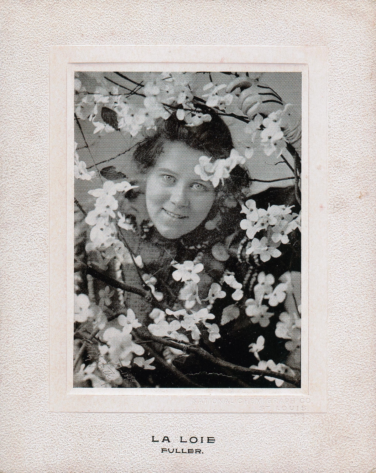 Loïe Fuller, A Subversive Pioneer - Dance Reflections by Van Cleef & Arpels